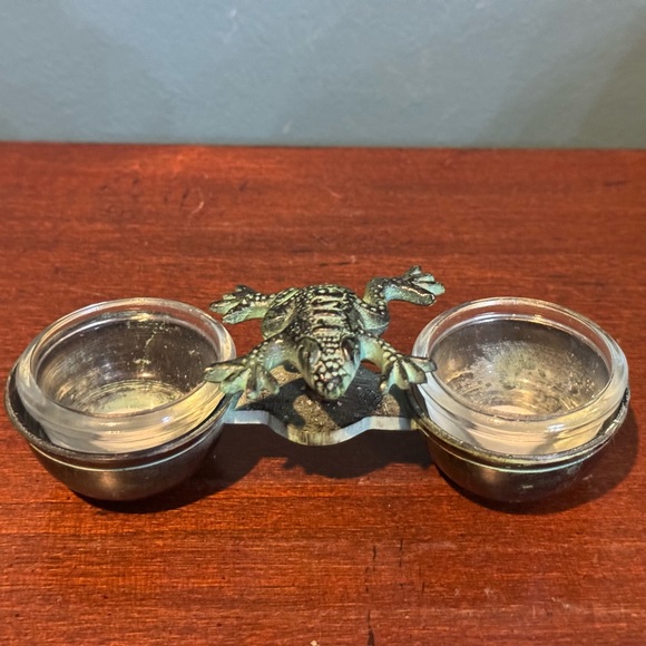 Dining | Vintage Rise Salt Pepper Cellar Frog Holder Cast Metal | Poshmark